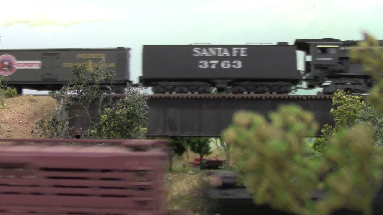 ATSF 3763 and 1385 - YouTube