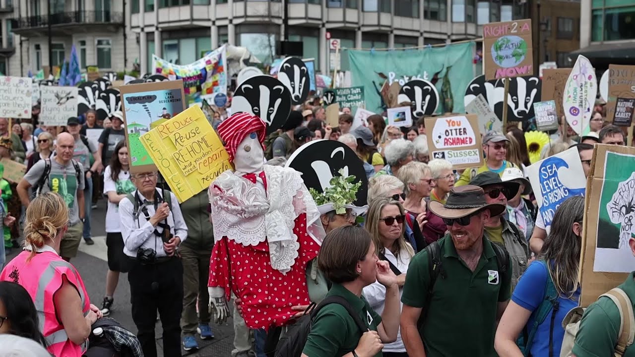 Climate protesters march in London to defend natural world | AFP - YouTube