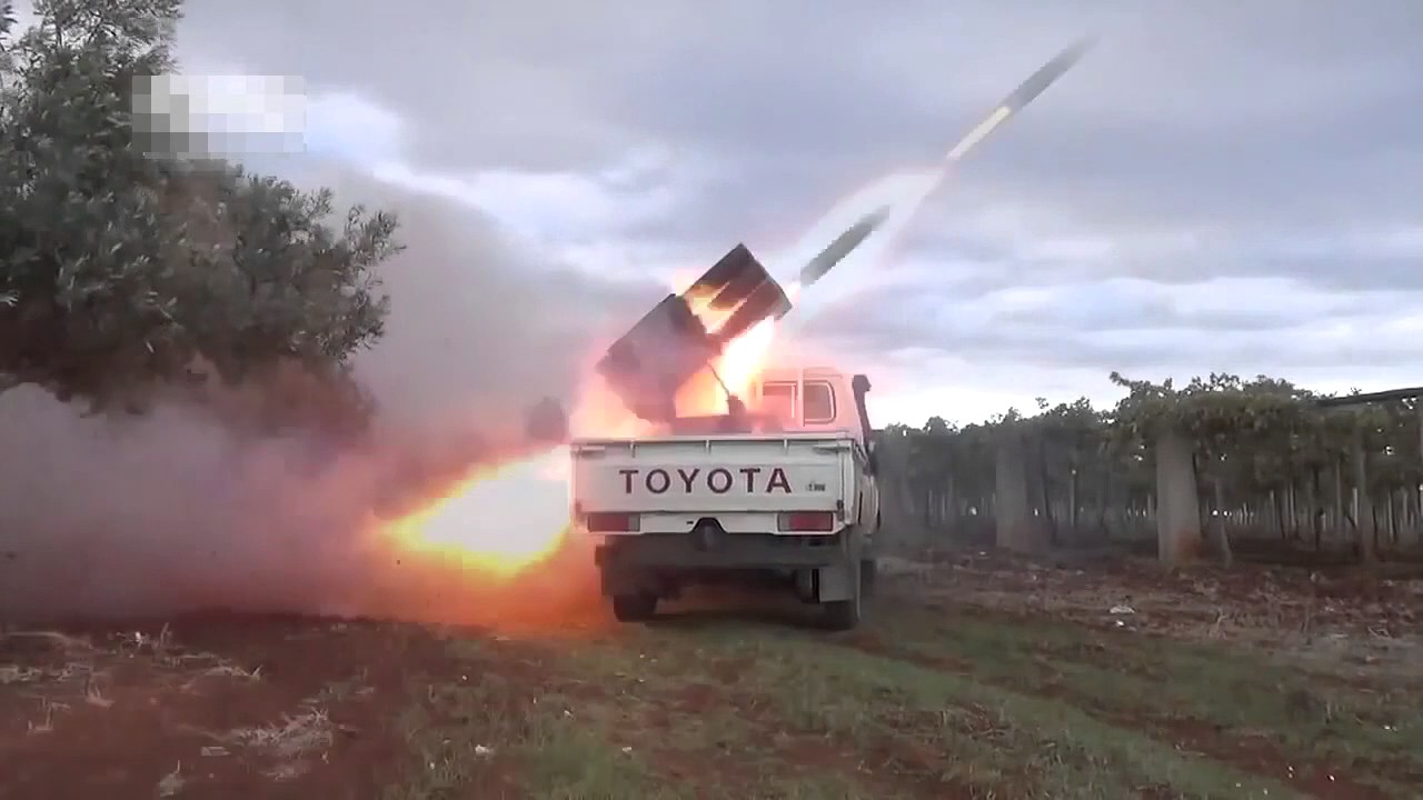Залп из Type-63 107mm & Toyota pickup. Syria crisis. - YouTube