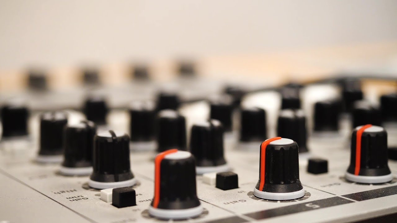 Reportage - L'Onde Porteuse "Donner du sens au son" - YouTube