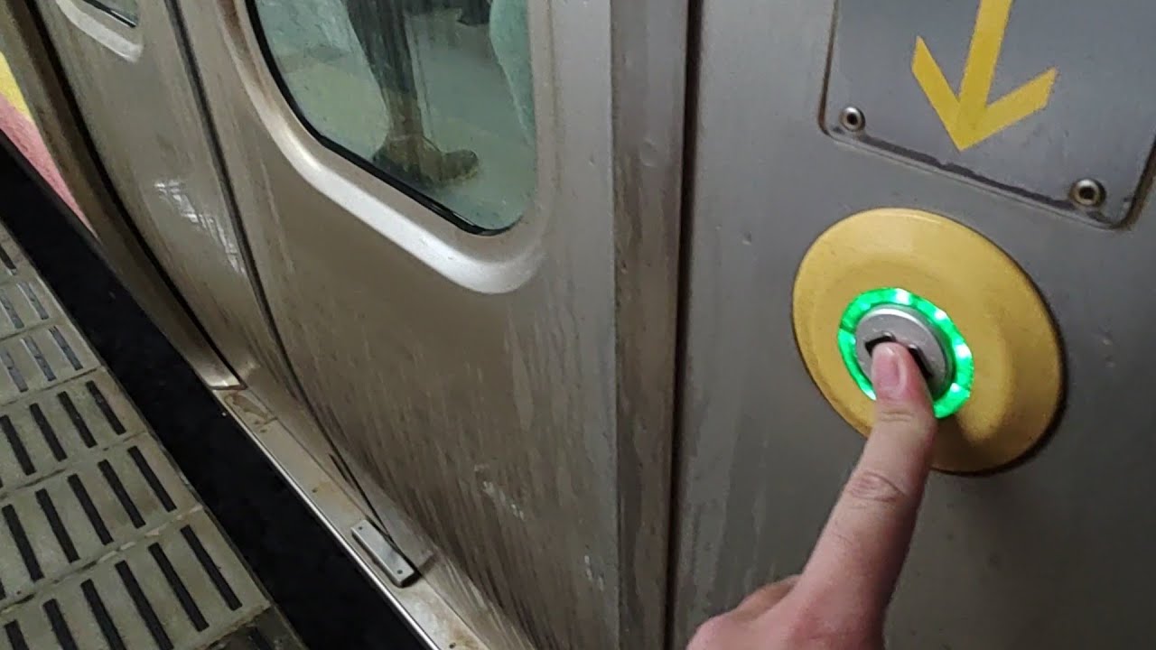 【ボタン式】E129系 ドア開閉(A22編成･クモハE128-122) - YouTube