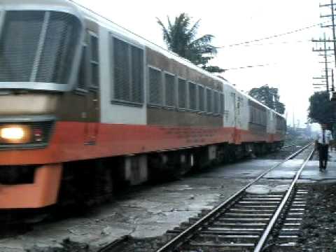 PNR KOGANE 59 Train passing Tayuman Crossing - YouTube