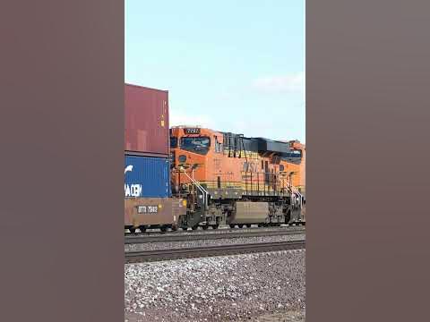 RAILFANNING SHORTS REAR DPU BNSF STACK TRAIN MP 740 NEEDLES SUB 11-17-2023 #railfaning #trains ...