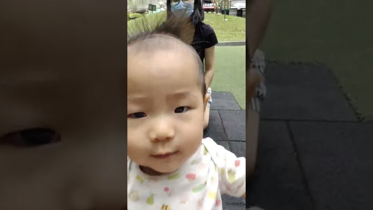 12 Months Baby QQ play her favourite swing in the morning! 荡千秋 - YouTube
