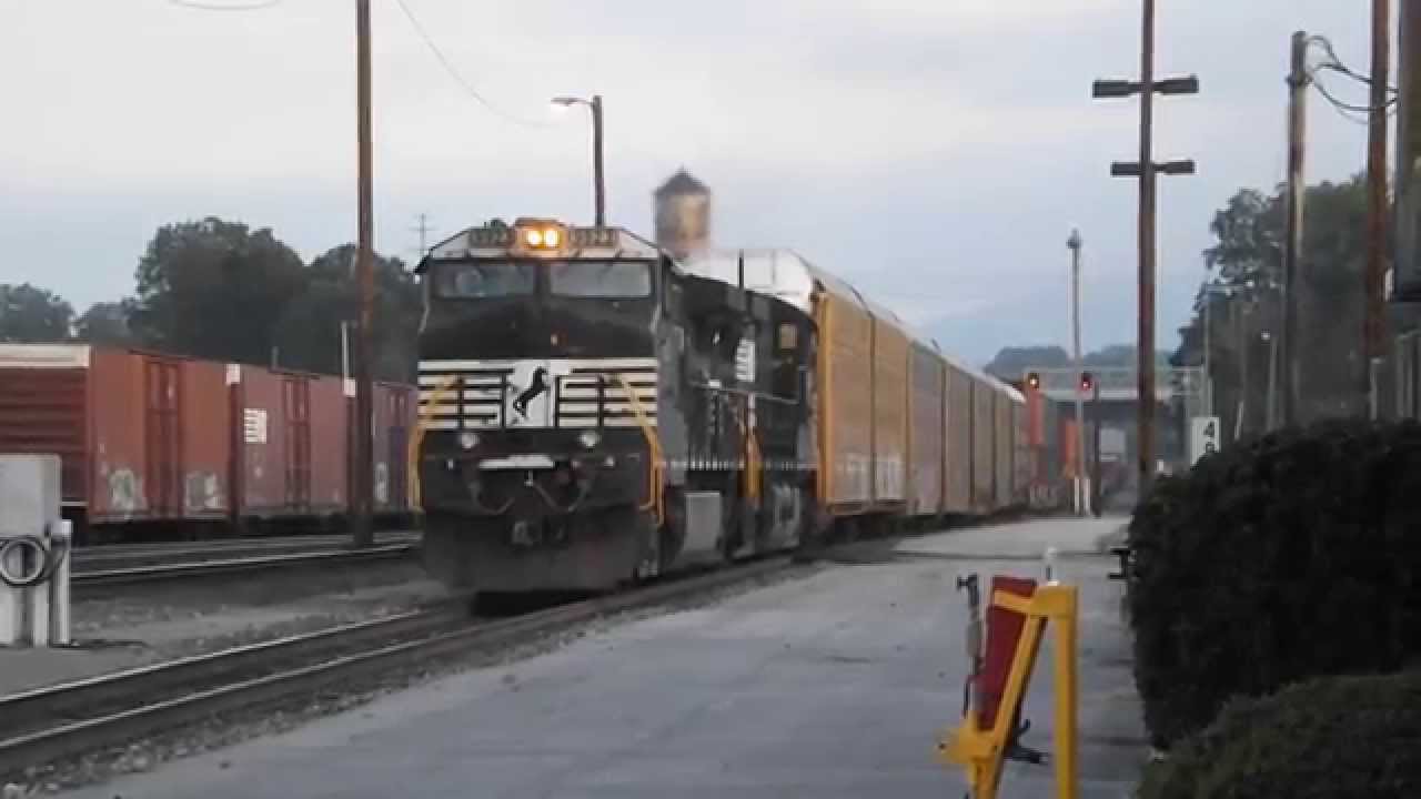 Norfolk Southern Train 237 pulls into Greenville, SC for a crew change ...