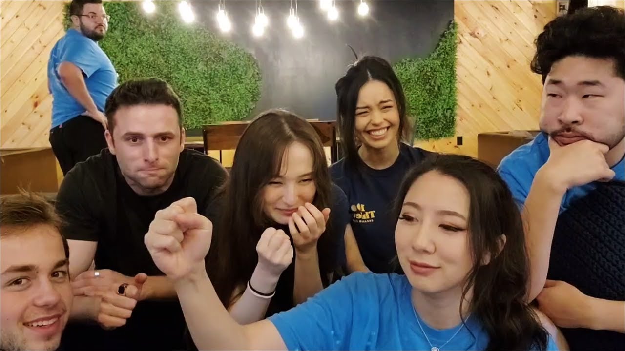 Fuslie Turns 100Thieves into 100Choir - YouTube
