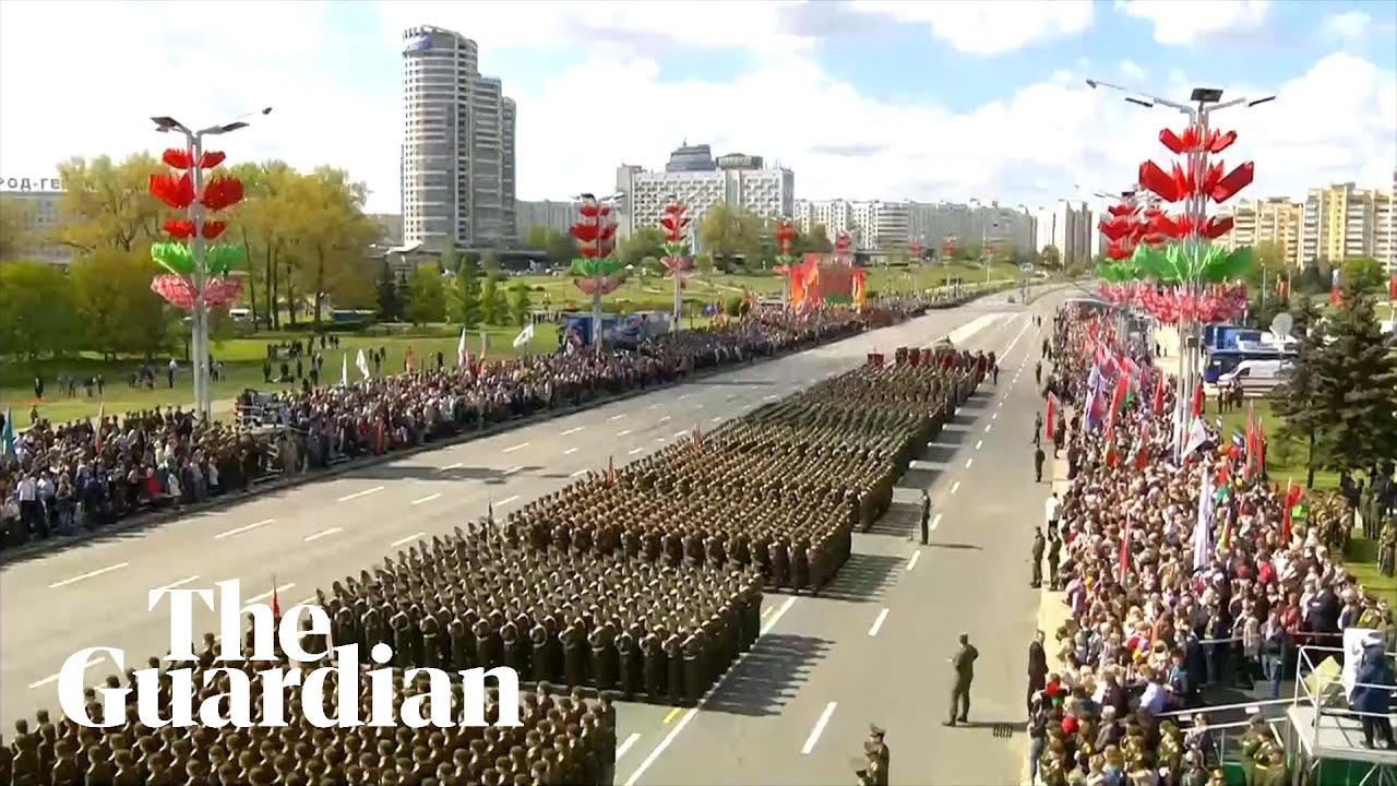 Thousands attend Belarus VE Day parade despite pandemic - YouTube