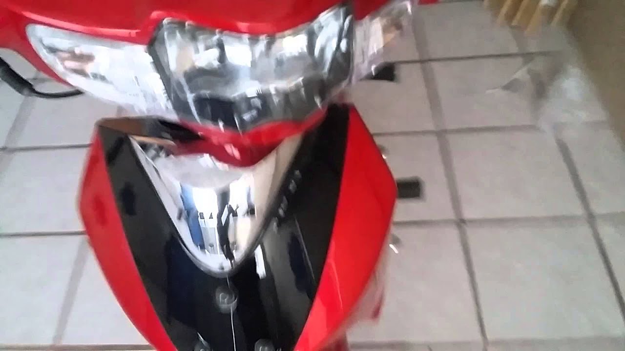 como manejar una moto italika at 110 roja - YouTube