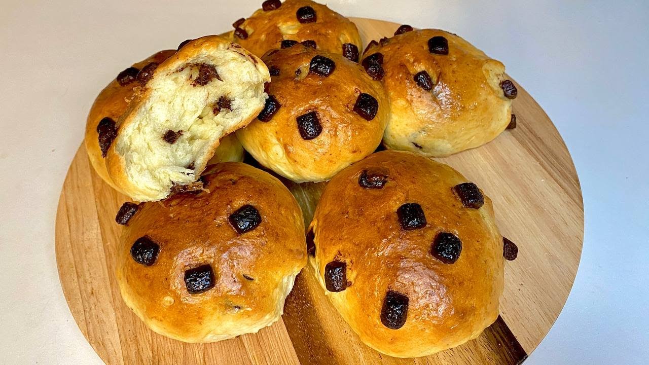easy CHOCOLATE CHIPS BREAD recipe ! - YouTube