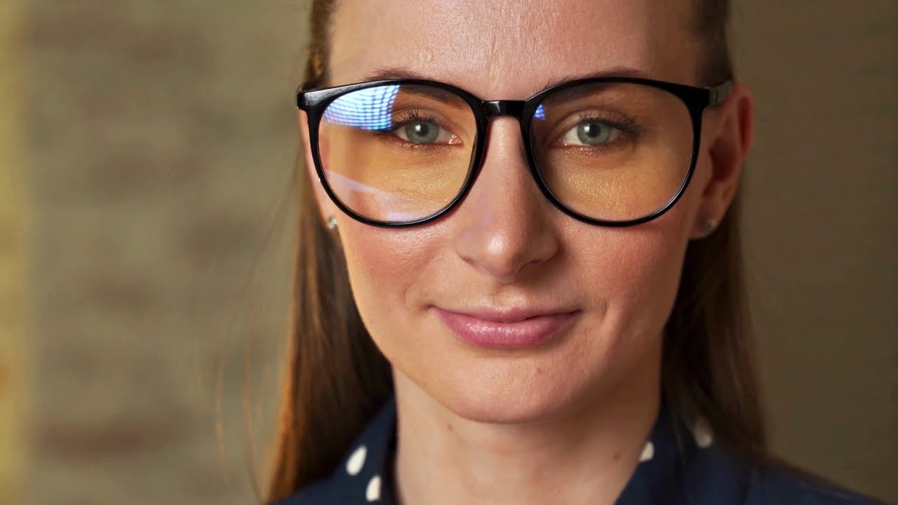 Making Eye Contact in a Professional Setting x Eye Contact Practice ...