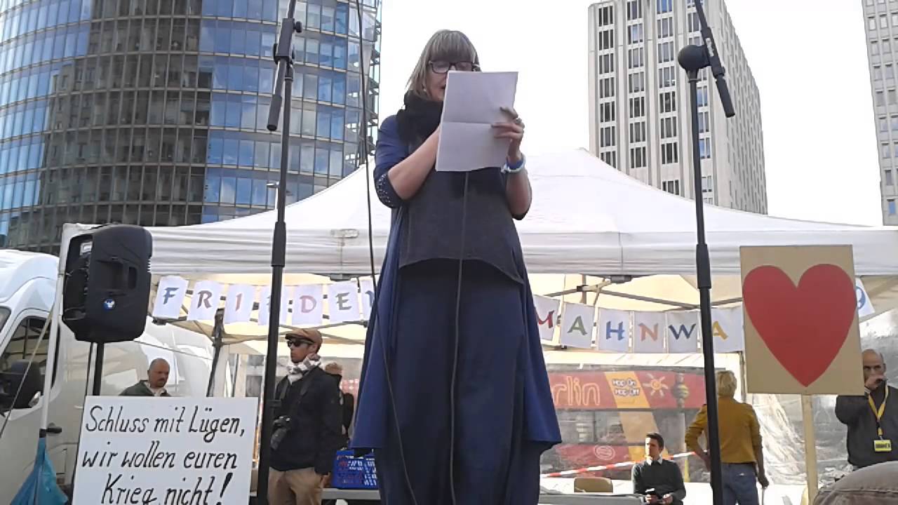 Eva-Maria Pfeifer und Lars Mährholz auf der Mahnwache in Berlin, 23.06. ...