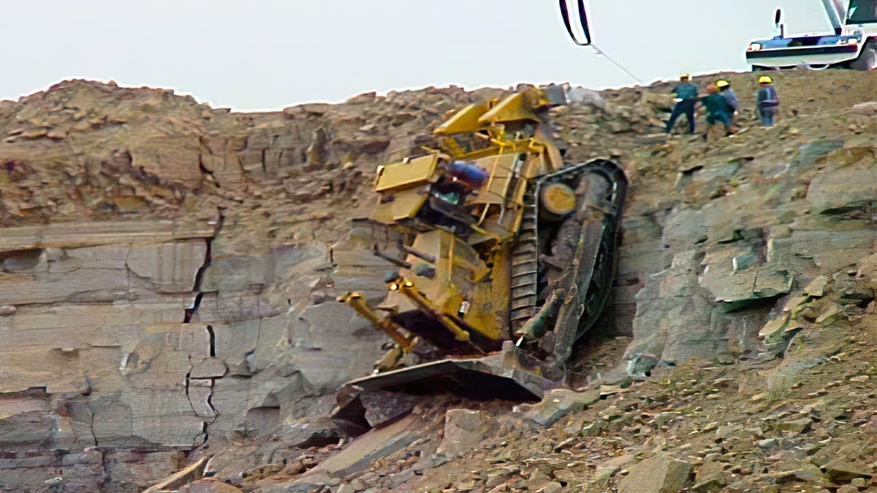Extreme dangerous Idiots Crane & Excavator skills fails Compilation ...