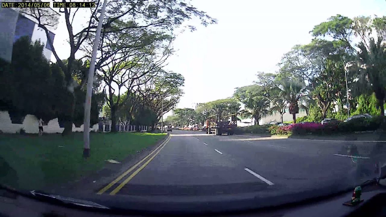 Jasico Express Lorry driver beat red light - YouTube