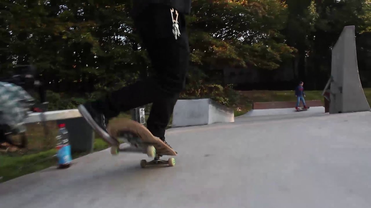 NoSkoolCrew - Creative Skatepark Skating - YouTube