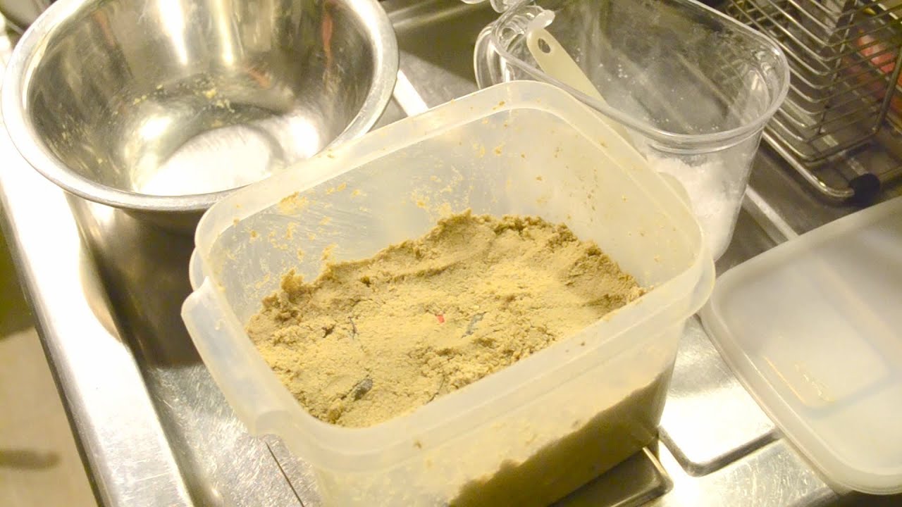 糠床の管理2 How to maintain bed of salted rice bran used for pickling - YouTube