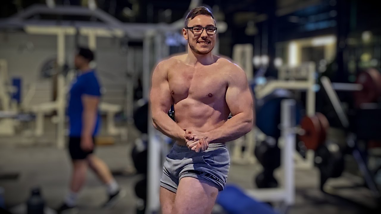 Low Tier Powerlifter Tries Bodybuilding Posing - Physique Update - YouTube