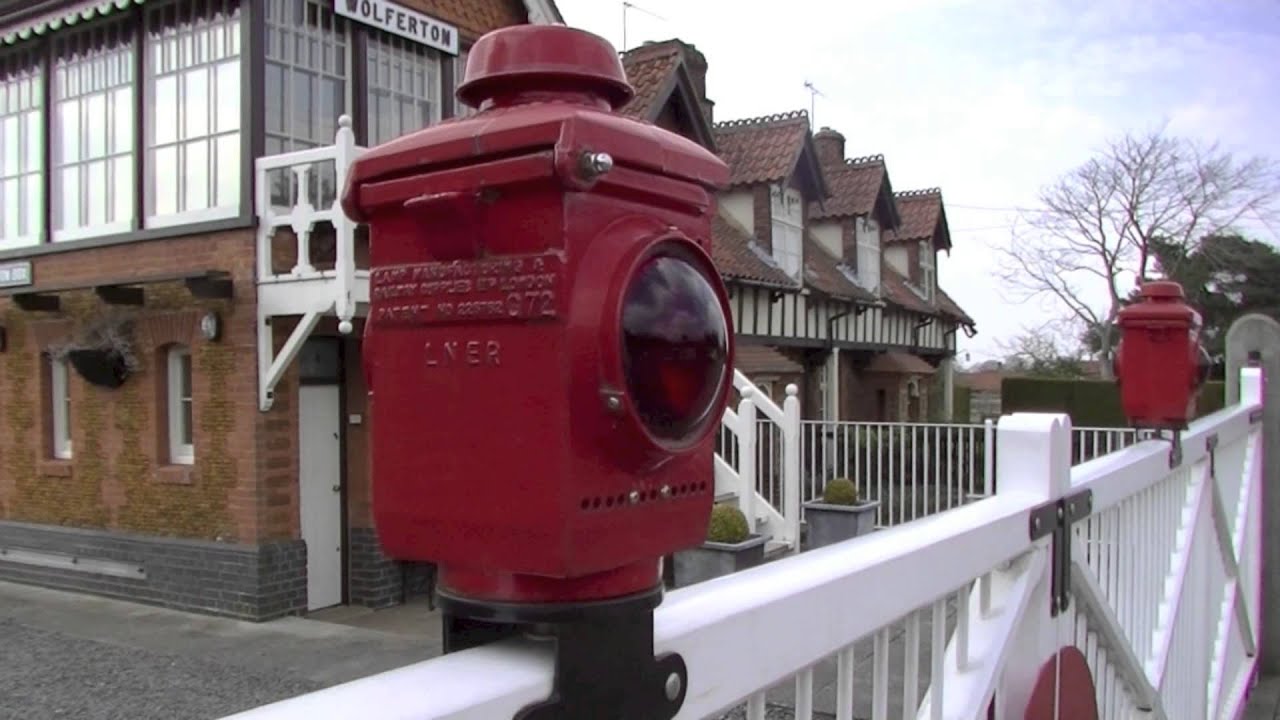 Wolverton - The "Royal" Station - YouTube