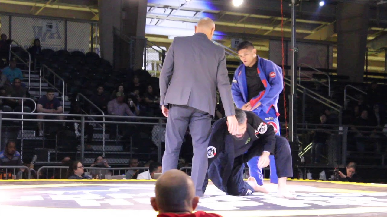 Albert Hernandez VS Jason Benavides - Submission Hunter Pro 39 - YouTube