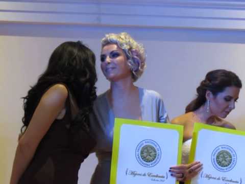 ALEJANDRA URDIAIN RECIBE PREMIO NACIONAL DE LA MUJER