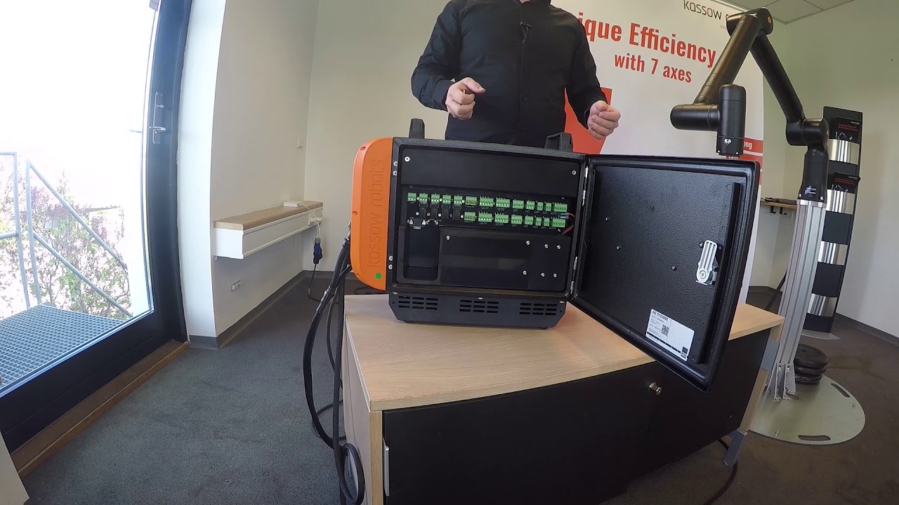 Kassow Robots Demo - Part 4 (I/O) - YouTube