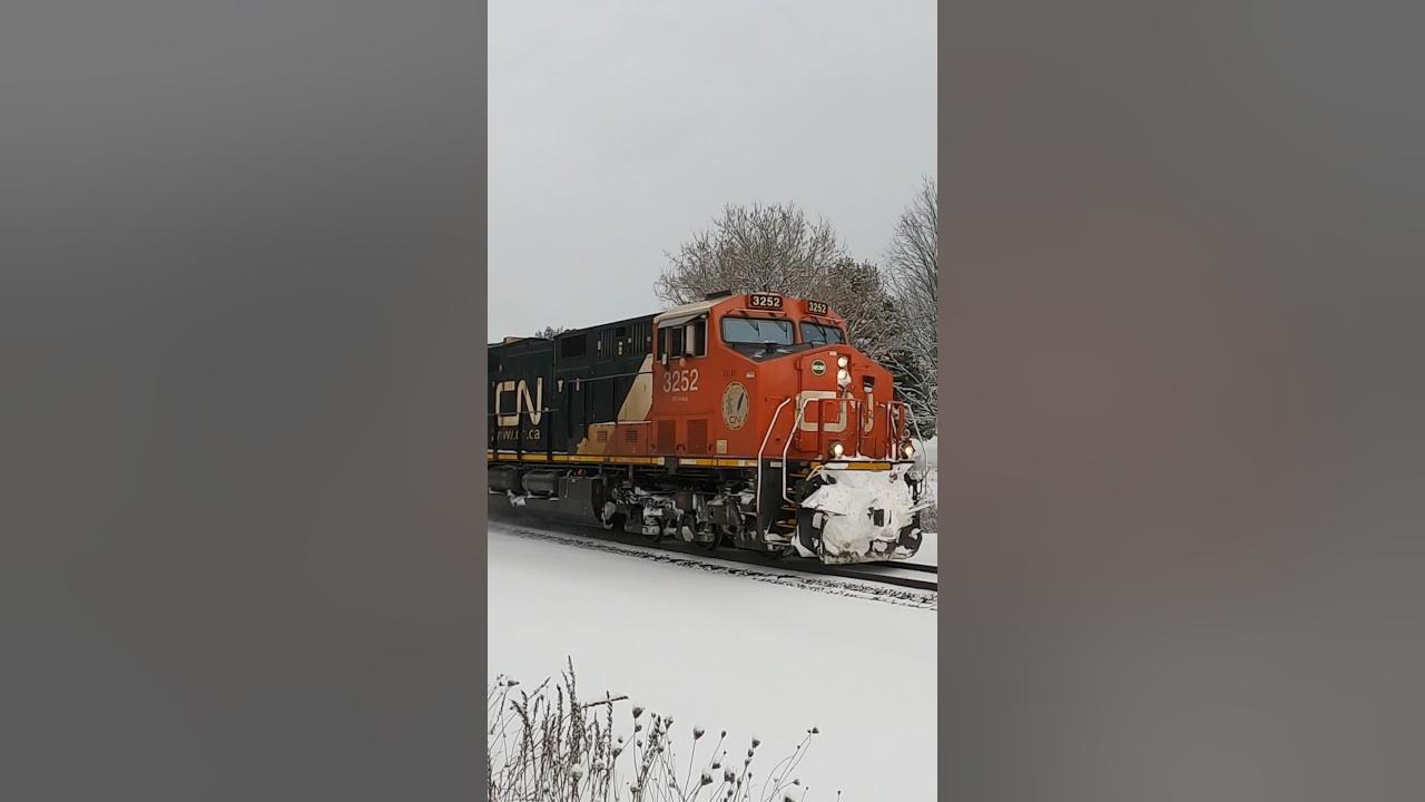 CN LEAD! CN 3252 leads CPKC 112 - YouTube