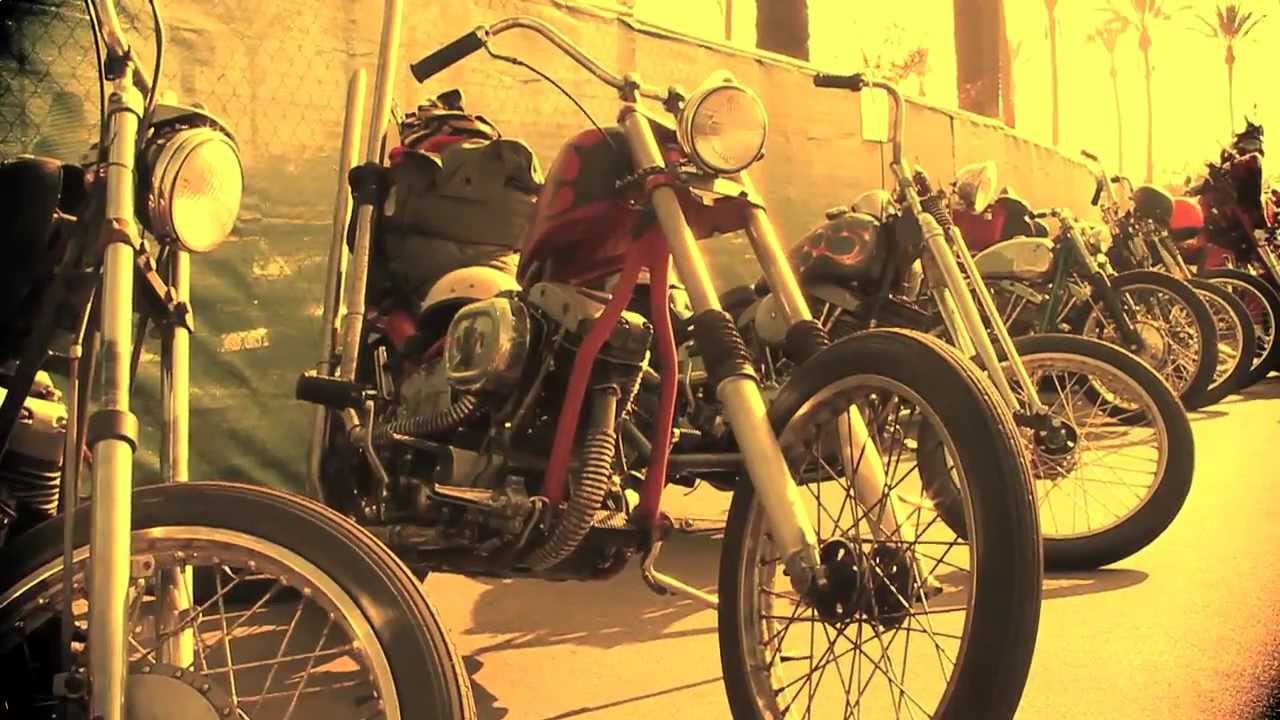 Street chopper Bikes of mooneyes xmas show 2012 - YouTube