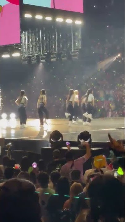 NMIXX Perform 'Very Nice' By SEVENTEEN at KCON LA 2022 - YouTube