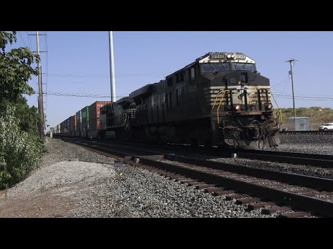 Very dirty NS 8048 and 4030 lead fast intermodal in Lewis Center Ohio. - YouTube