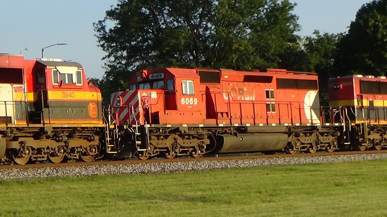 2-260 at Clinton GPS with six EMD units and 252 at Riverdale, IA August 29, 2024 - YouTube