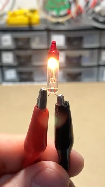 Asi Es Un Foco Piloto De Una Serie De Luces Bajo El Microscopio - YouTube