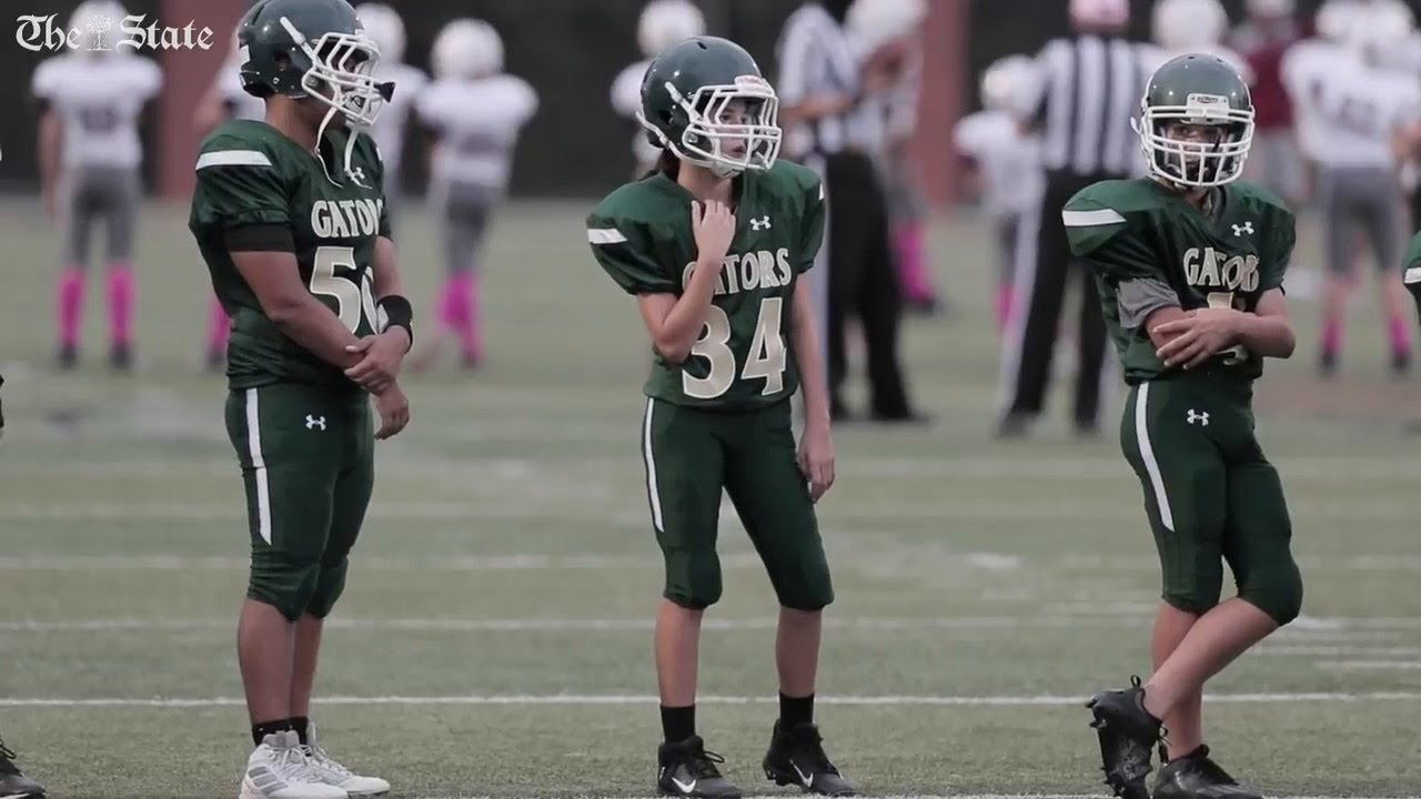 Identical twins play football and cheer - YouTube