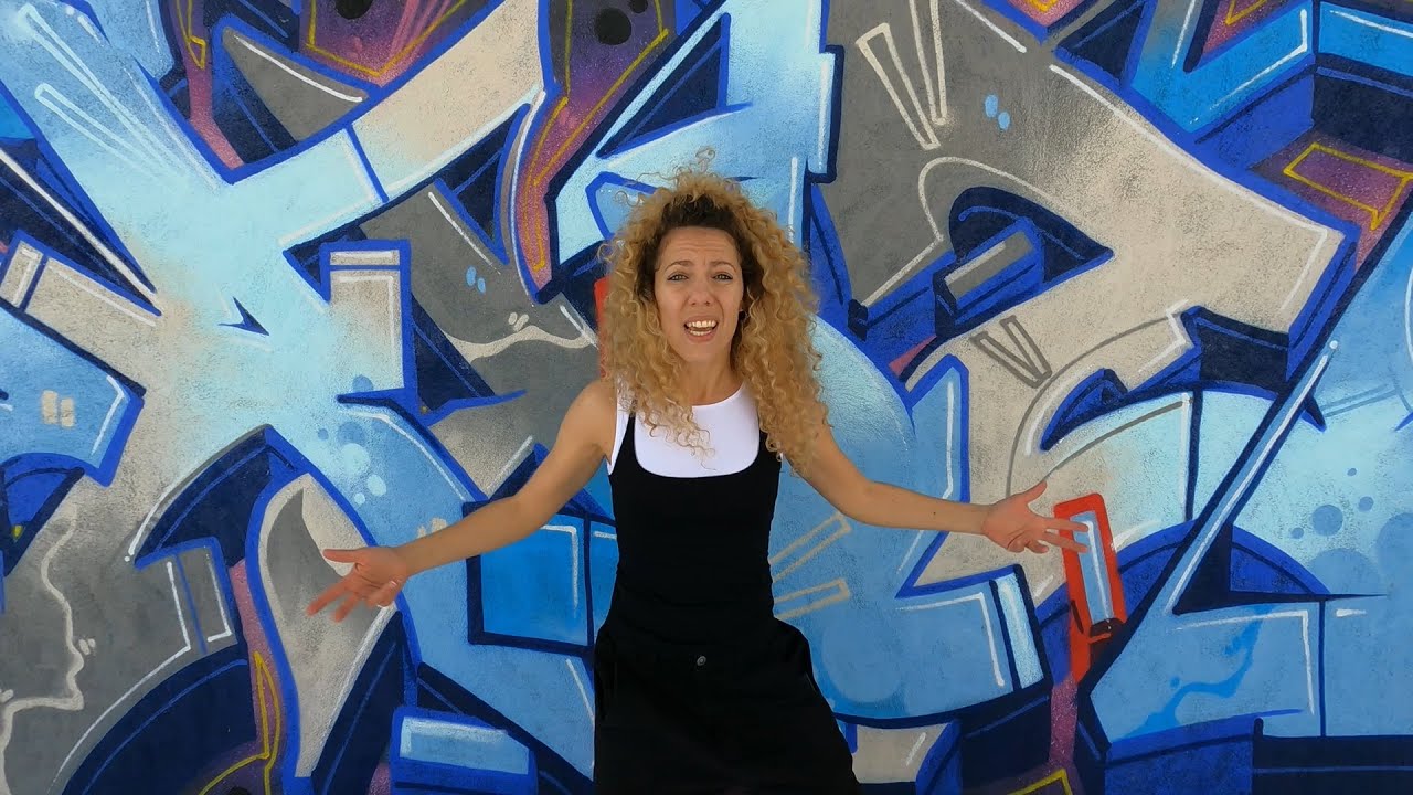 Aisha Ruah - DESPLI-EGO (Video oficial) - YouTube