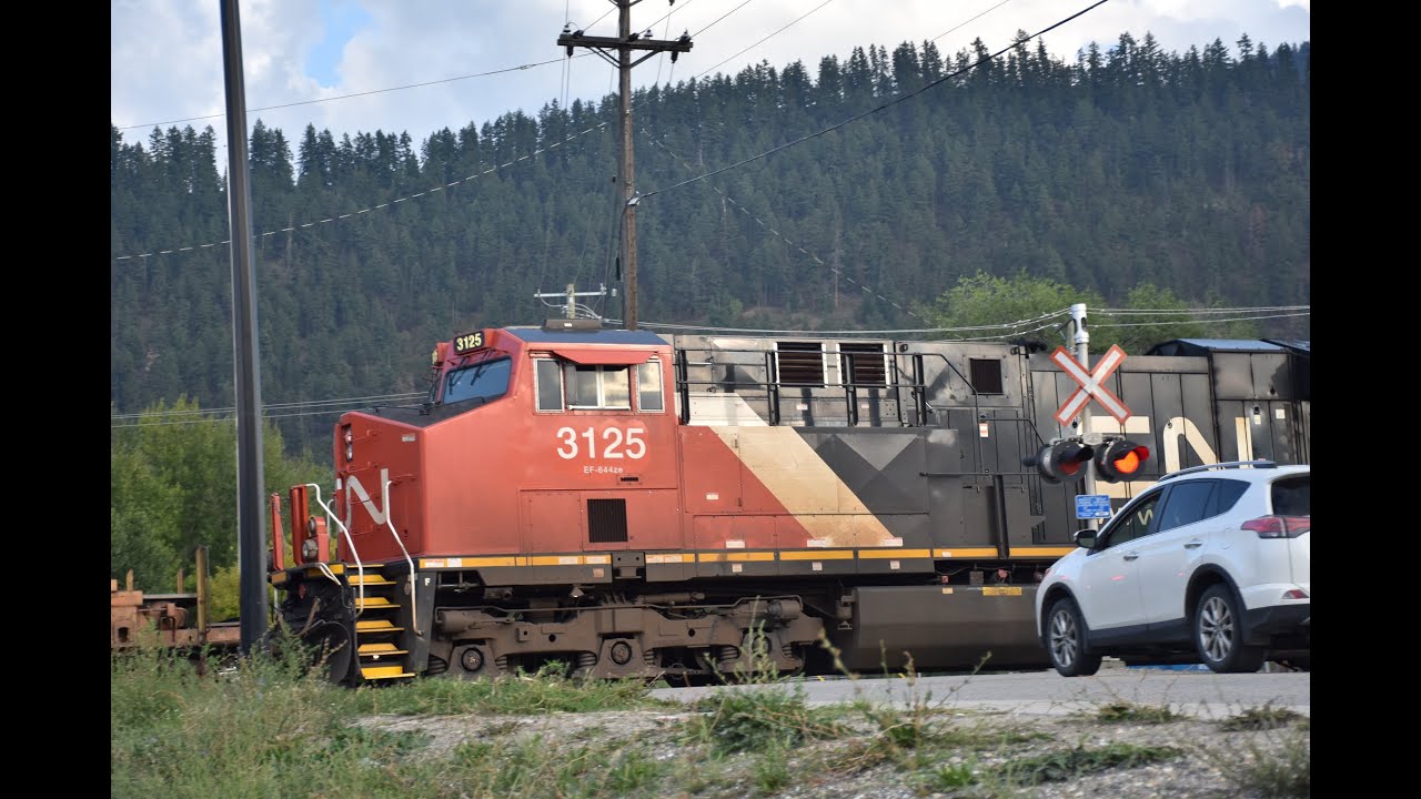 CP 8798 Leads CPKC 100 w/CN ex GECX T4 mid dpu in Chase BC - YouTube