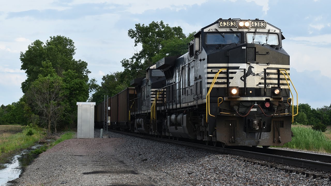 BNSF F-NS431 at Felton Road - YouTube