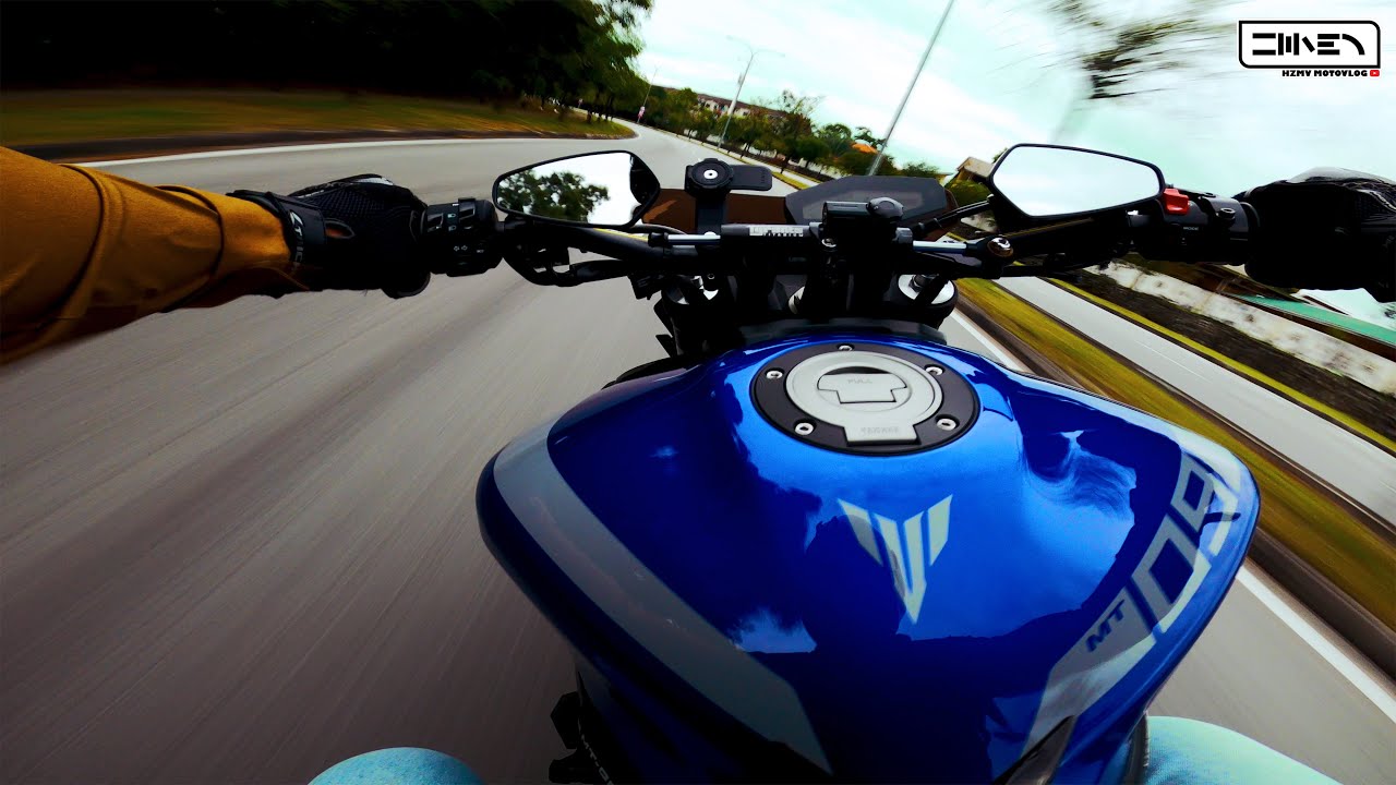 RUSH HOUR! | Yamaha MT-09 Yoshimura R55 [4K] - YouTube