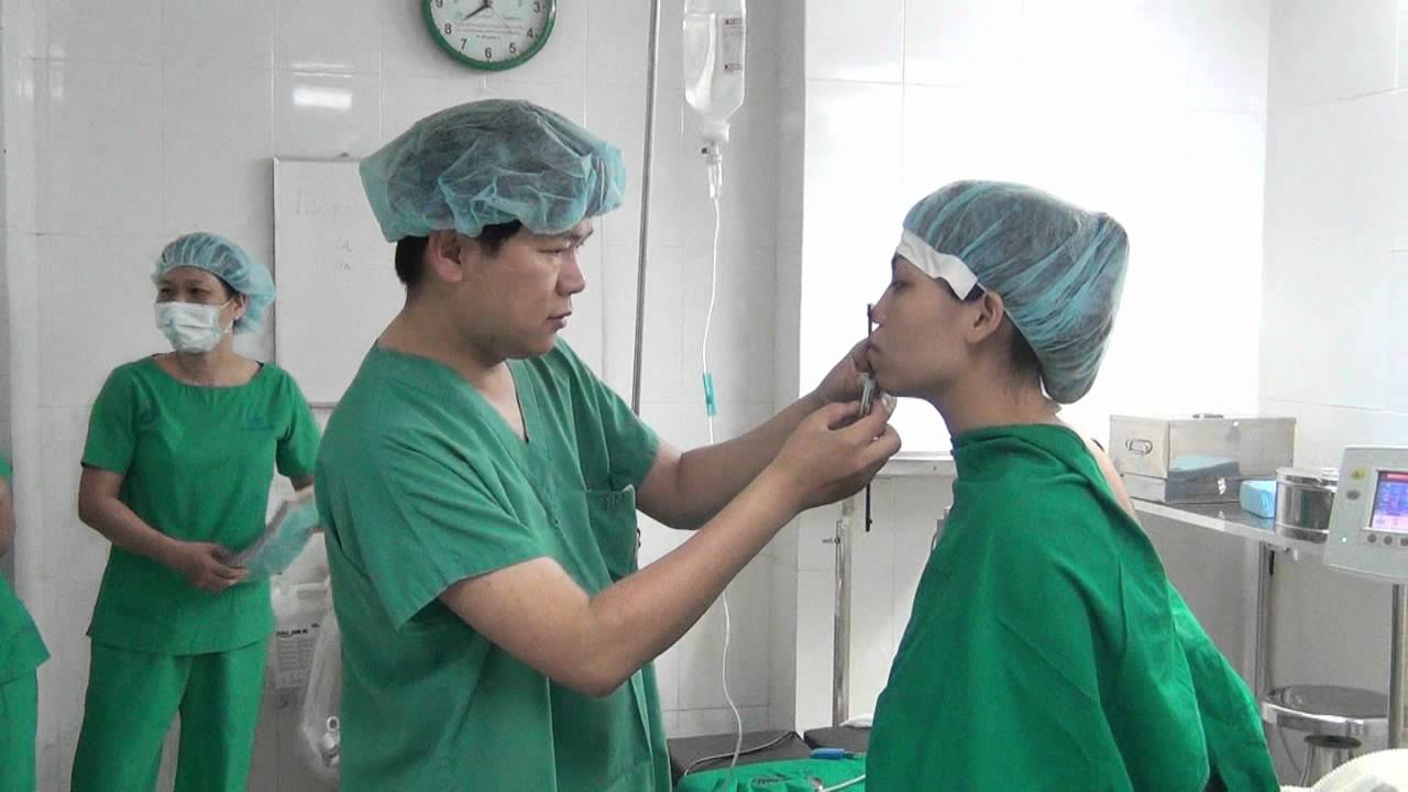 Genioplasty surgery|Chin surgery - YouTube