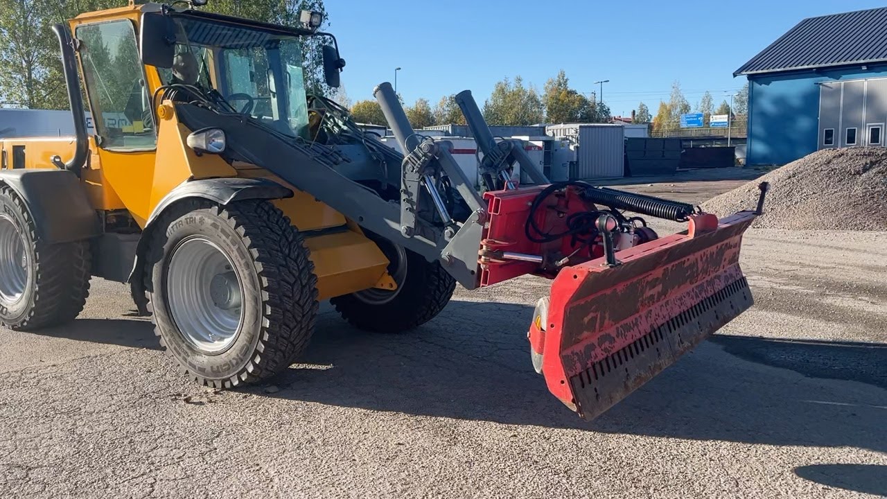 Köp Hjullastare Wille 655C-C44CR med plogblad och skopa på Klaravik ...
