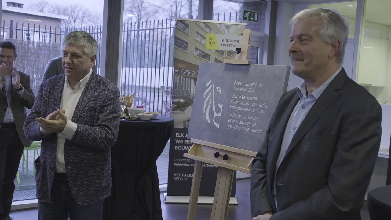 Eerste steen nieuw gebouw De Grubbe Everberg gelegd - YouTube