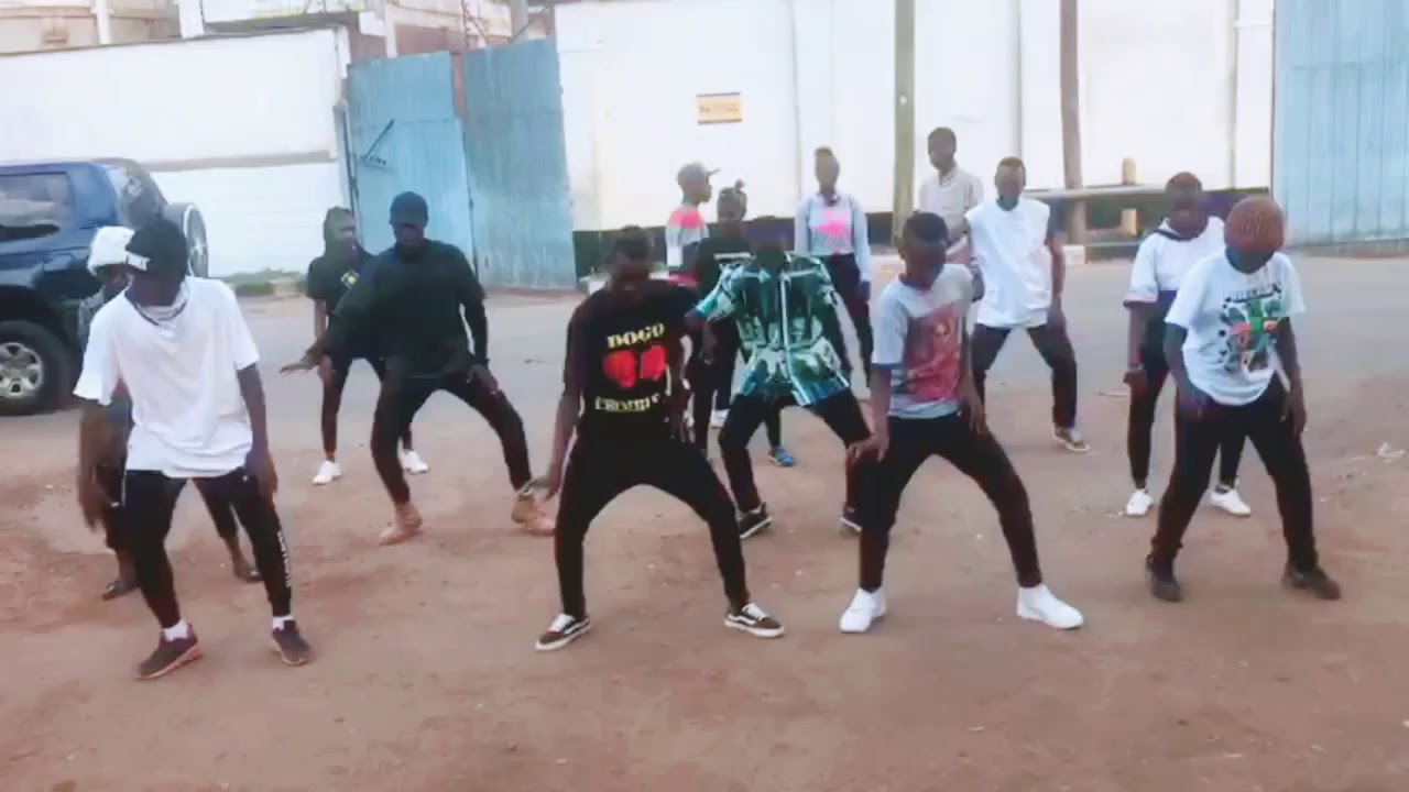 PETIT AFRO DANCE ...(SHOKERZ CREW) - YouTube