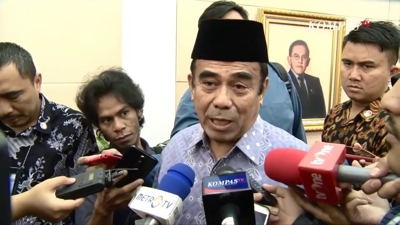 katakan "TIDAK ADA DASAR CADAR DALAM AL-QUR'AN DAN HADIS" Ust Adi ...
