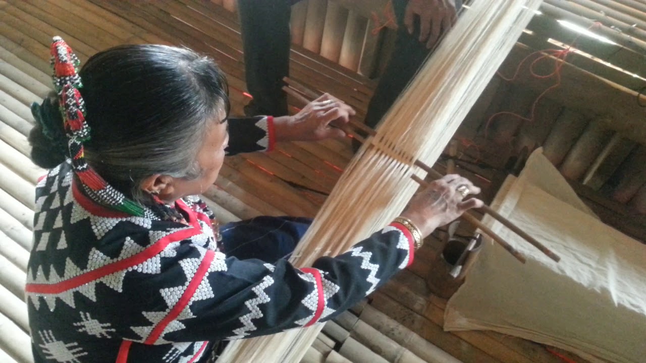 T'nalak Weaving. Step 10. Arranging the Fibers - YouTube