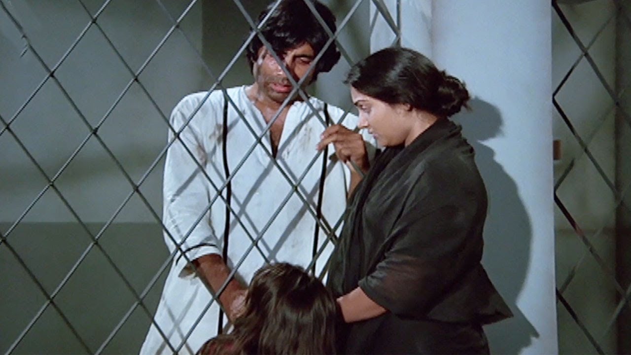 Nirdosh Amitabh Bachchan Ko Ho Gayi Jail - Andhaa Kaanoon - Bollywood ...