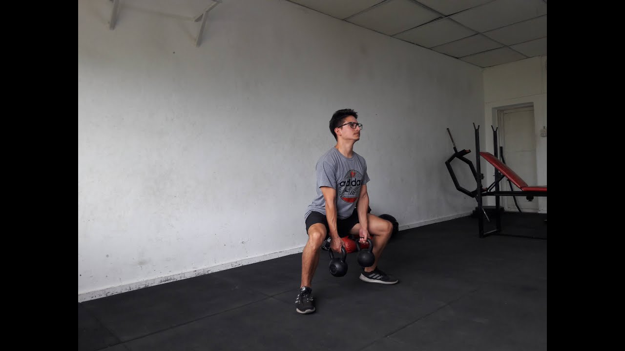Sentadilla sumo con pesa rusa - YouTube