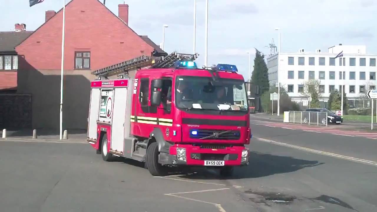 West Midlands Fire Service - Brierley Hill Responding - YouTube