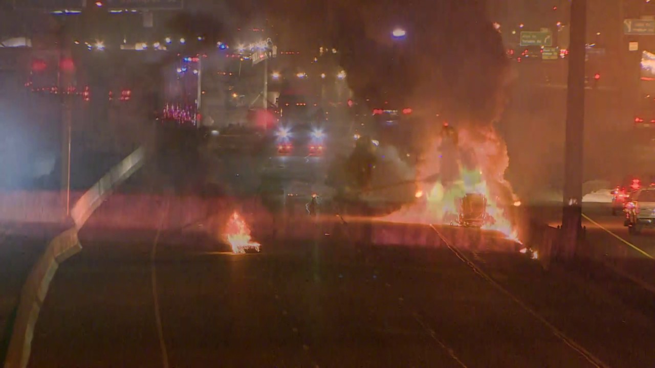 Highway 401 Truck Fire At Avenue Rd - YouTube