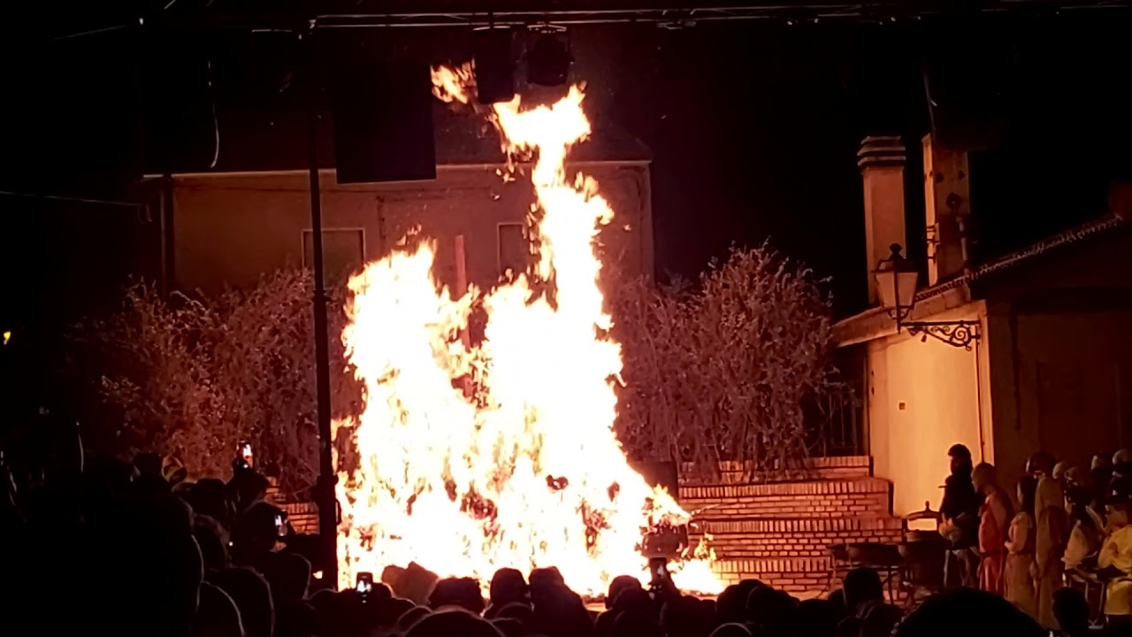 Ultima scena di "Condanna al rogo di una strega" Sagra Elice 2019 - YouTube