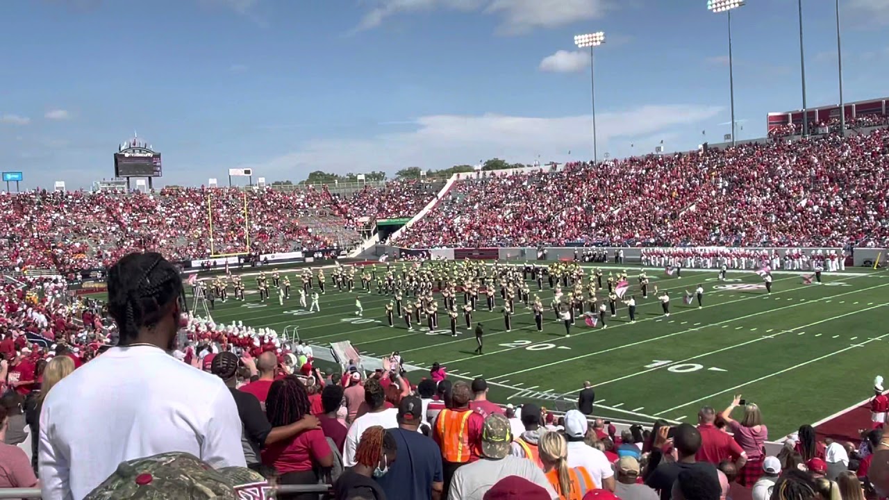 UAPB & the Arkansas Razorbacks marching bands half time show - YouTube