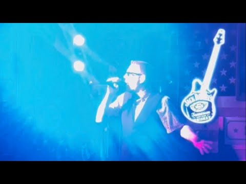 One man two tone - YouTube