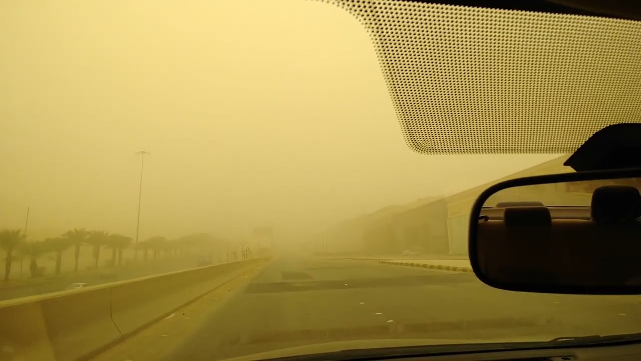 Heavy #Sandstorm hits #Riyadh today 04th March #2022 - YouTube