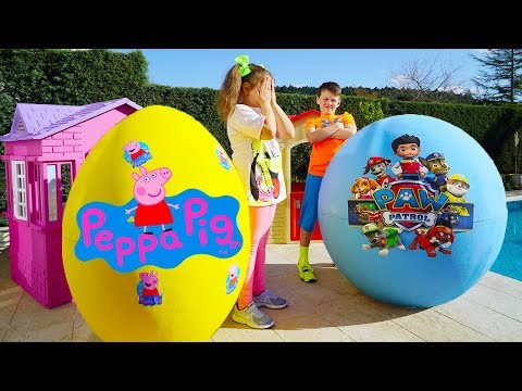 Ali and Adriana play with Big toy surprise eggs